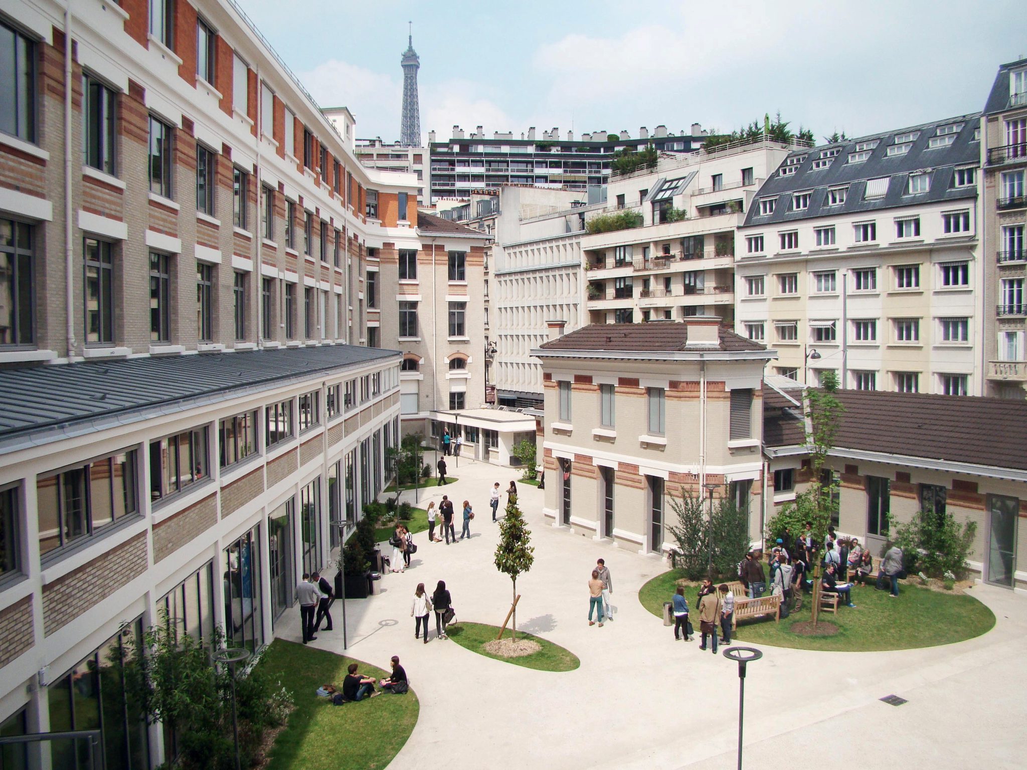 Our campuses - ESCE